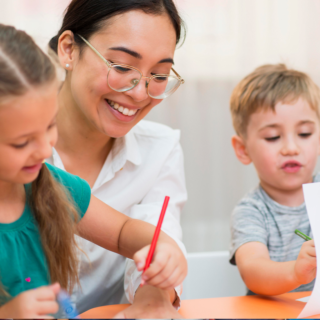 ¿Qué es un Tutor Sombra y Cómo Apoya a Estudiantes con TEA? - Blog